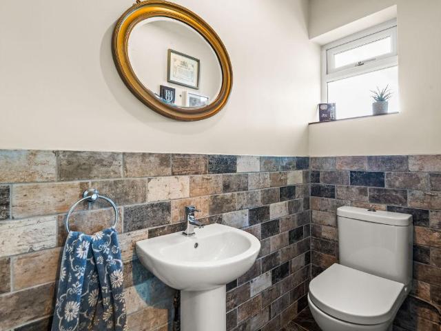 2 bed house for sale