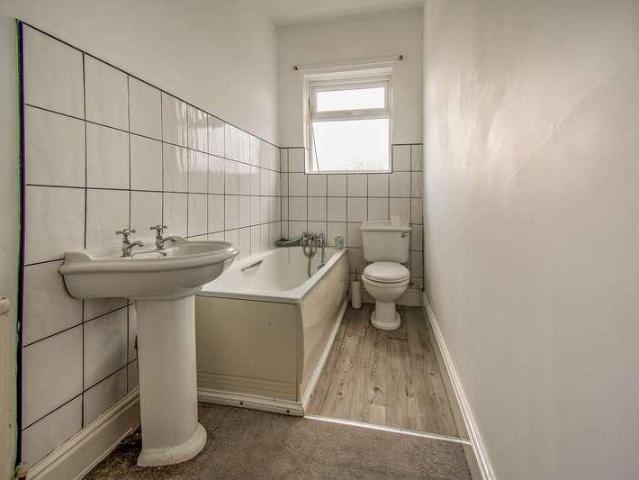 2 bed house for sale