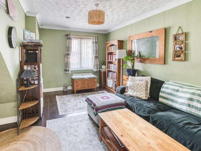 2 bed house for sale