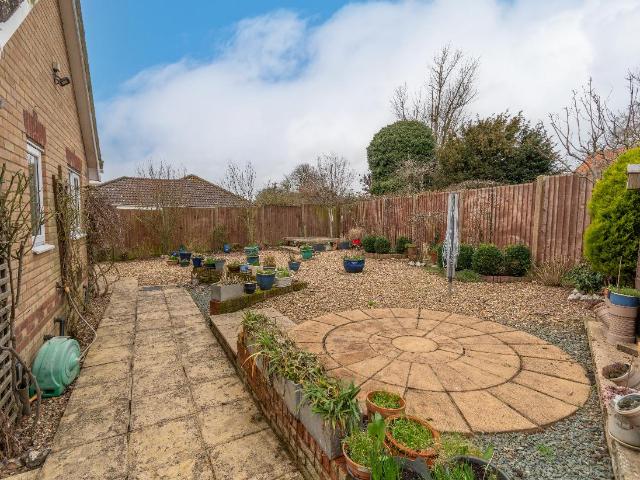 2 bed house for sale