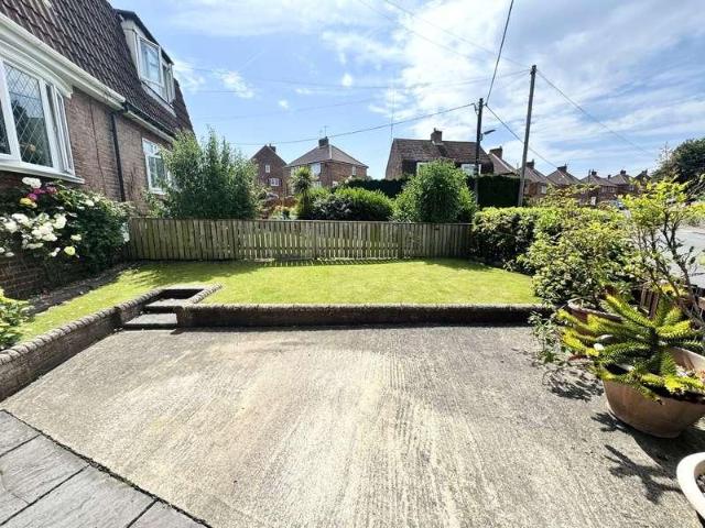 2 bed house for sale