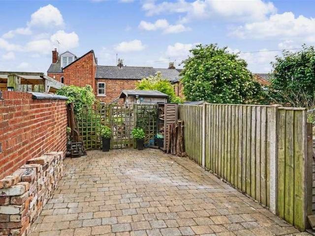 2 bed house for sale
