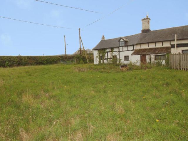 2 bed house for sale
