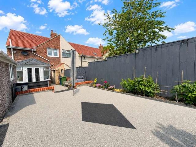 2 bed house for sale