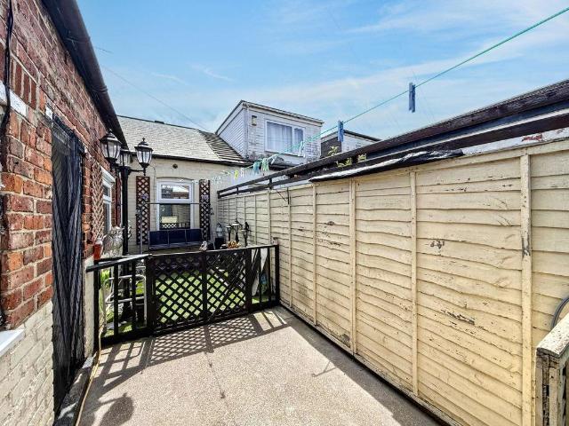 2 bed house for sale