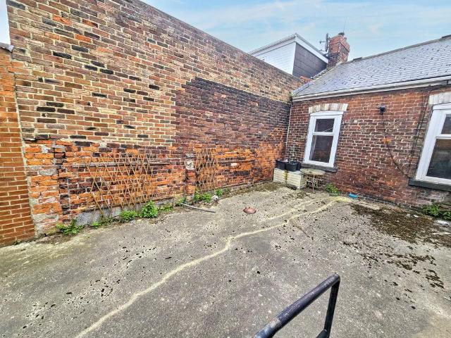 2 bed house for sale
