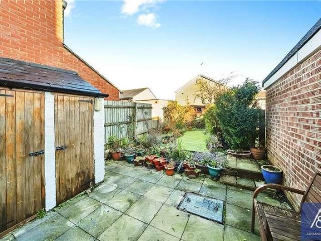 2 bed house for sale