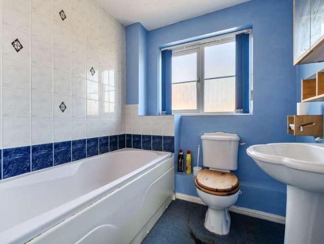 2 bed house for sale