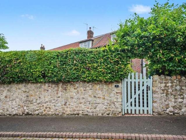2 bed house for sale
