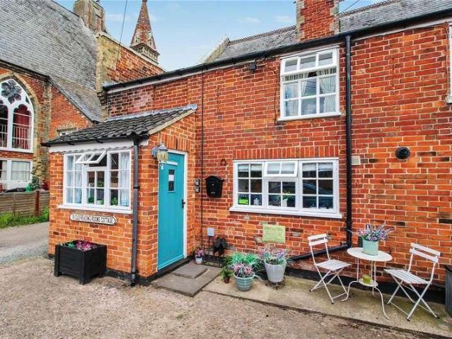 2 bed house for sale
