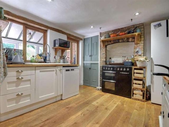 2 bed house for sale