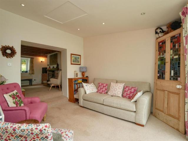2 bed house for sale