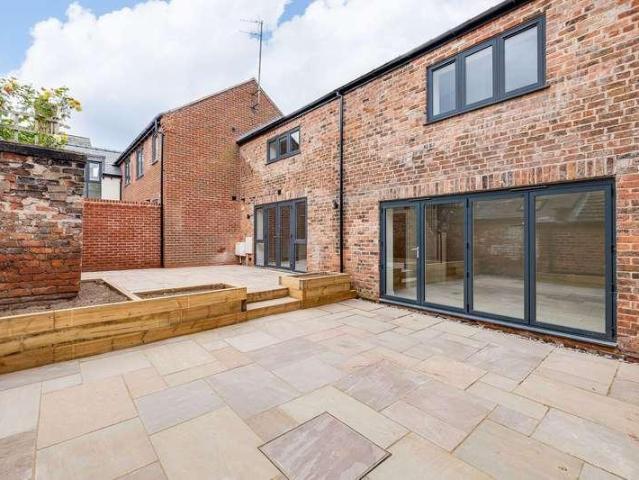 2 bed house for sale