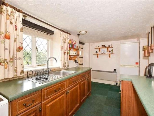 2 bed house for sale