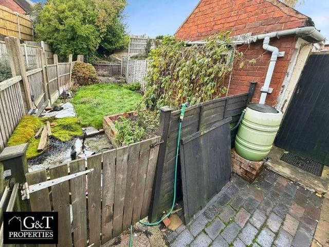 2 bed house for sale