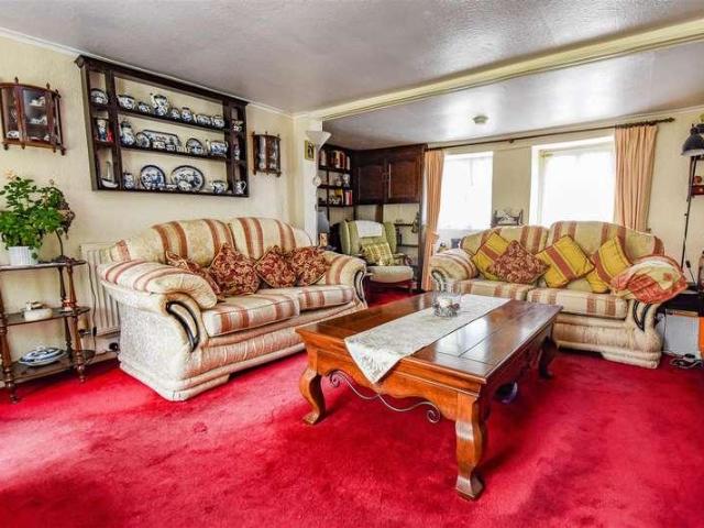 2 bed house for sale