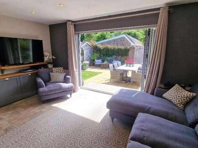 2 bed house for sale