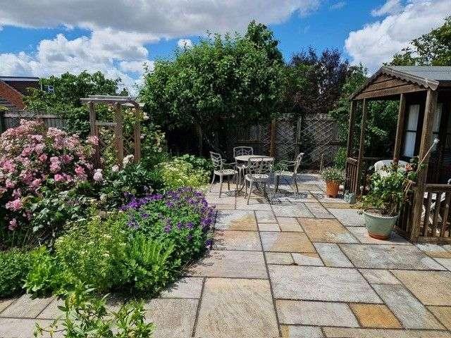 2 bed house for sale