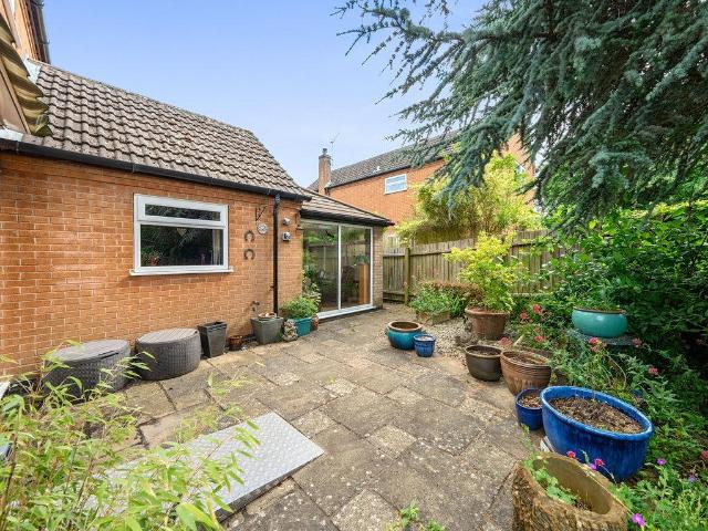 2 bed house for sale