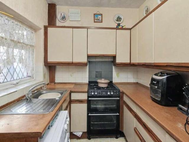 2 bed house for sale