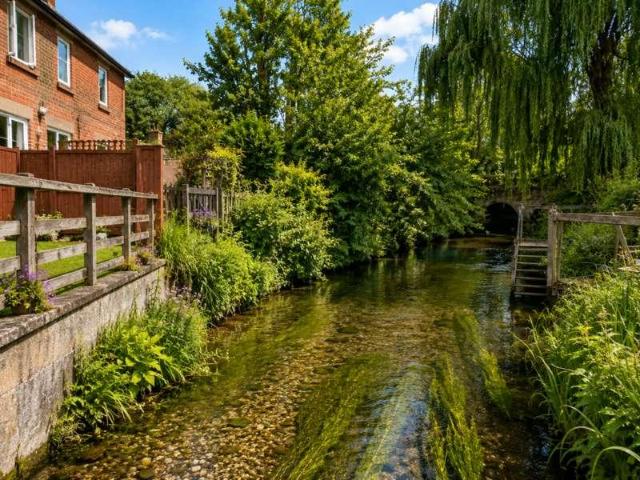 2 bed house for sale