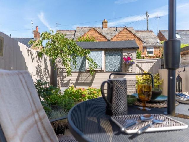 2 bed house for sale