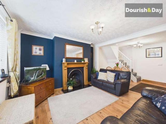 2 bed house for sale