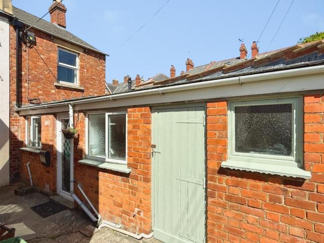 2 bed house for sale