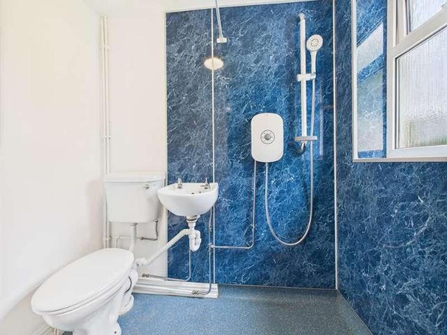 2 bed house for sale