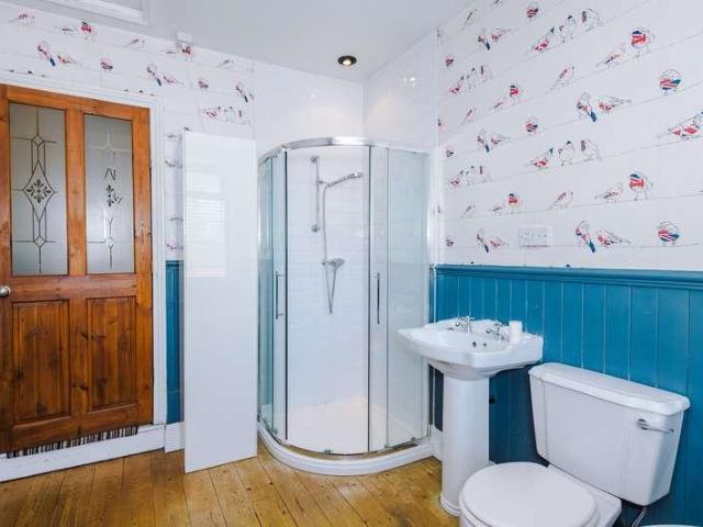 2 bed house for sale