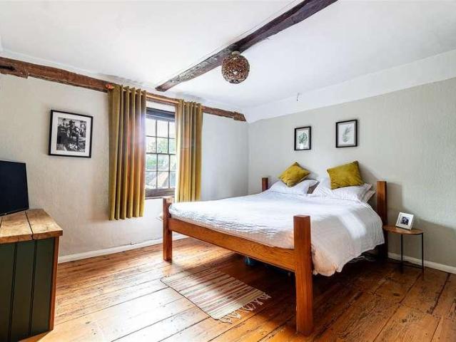2 bed house for sale