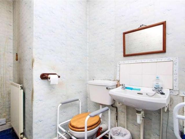 2 bed house for sale