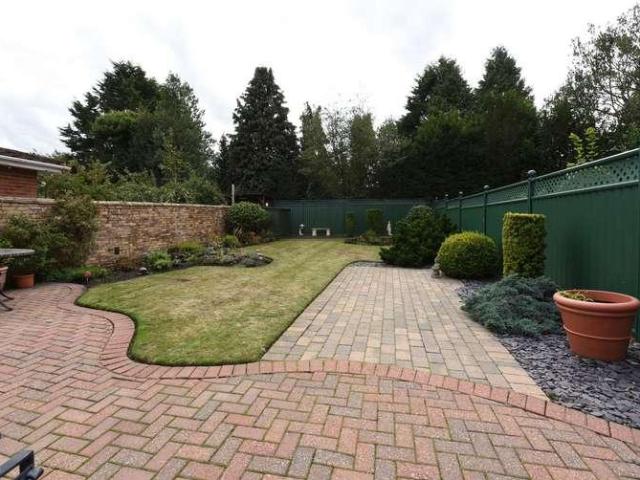 2 bed house for sale