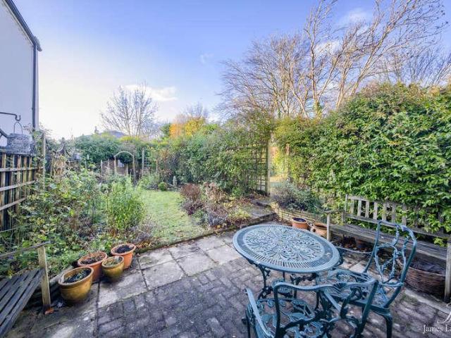 2 bed house for sale