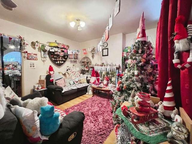 2 bed house for sale
