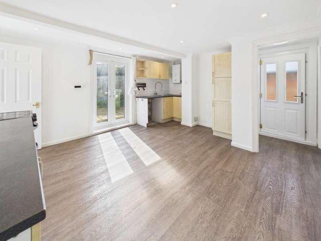 2 bed house for sale