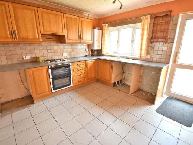2 bed house for sale