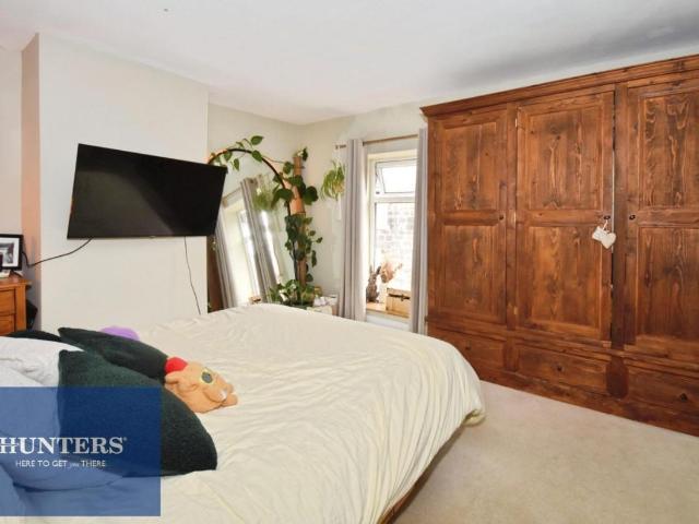 2 bed house for sale