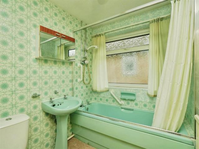 2 bed house for sale