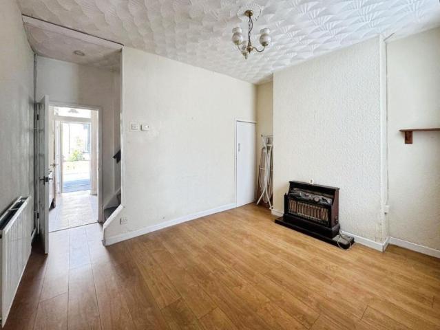 2 bed house for sale