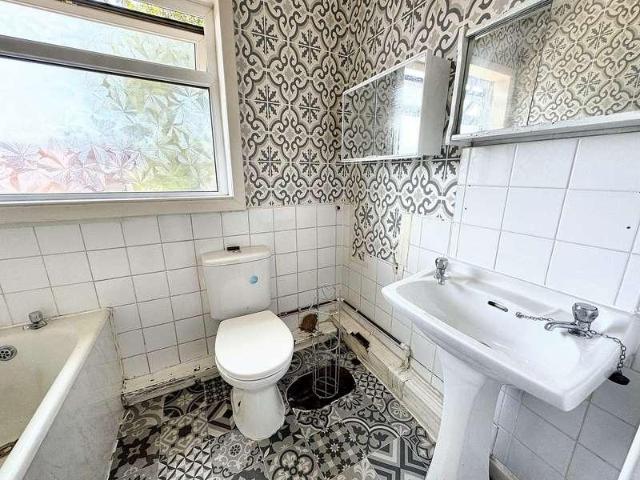 2 bed house for sale
