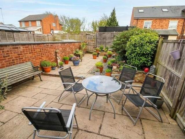 2 bed house for sale