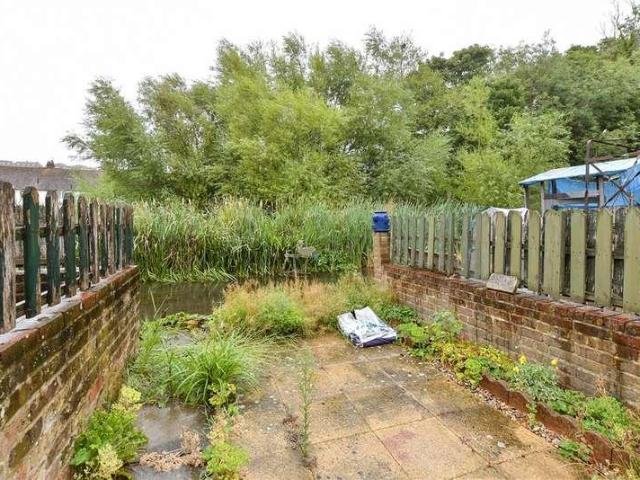2 bed house for sale
