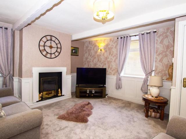 2 bed house for sale