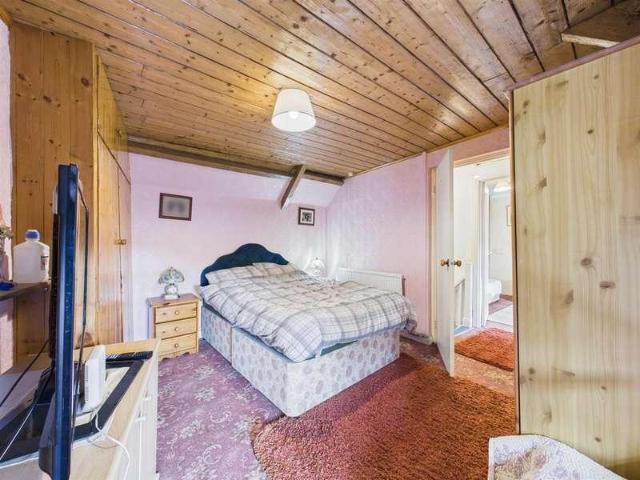 2 bed house for sale