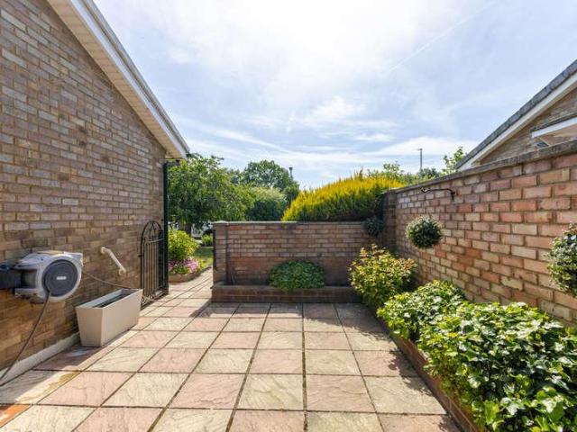 2 bed house for sale