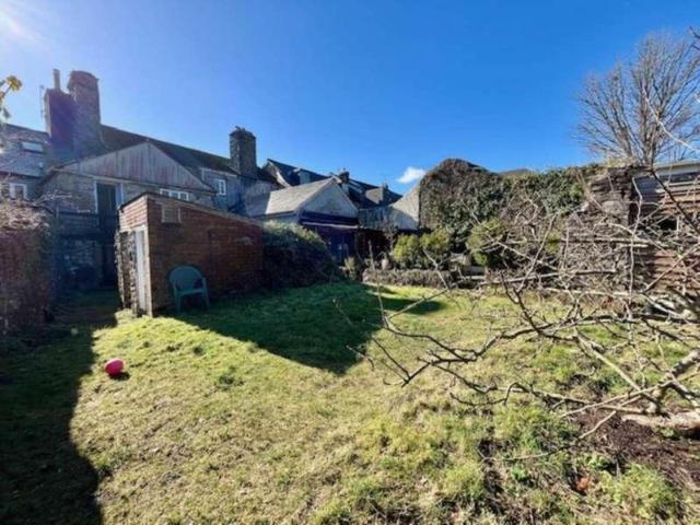 2 bed house for sale