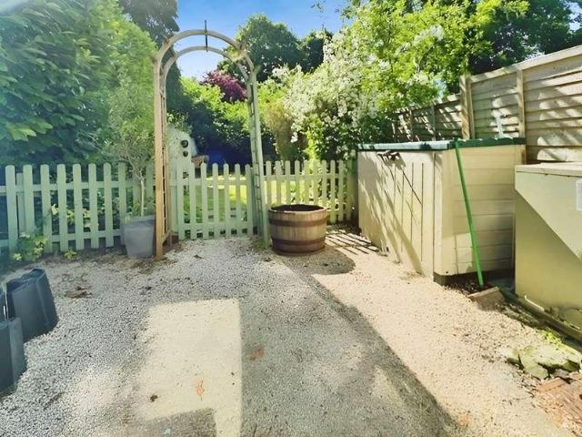 2 bed house for sale