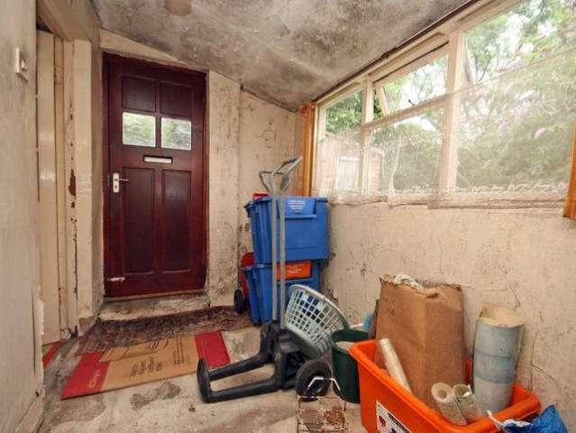 2 bed house for sale