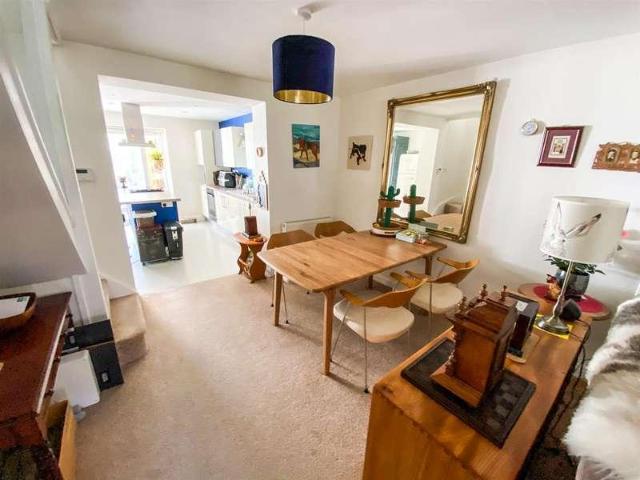2 bed house for sale